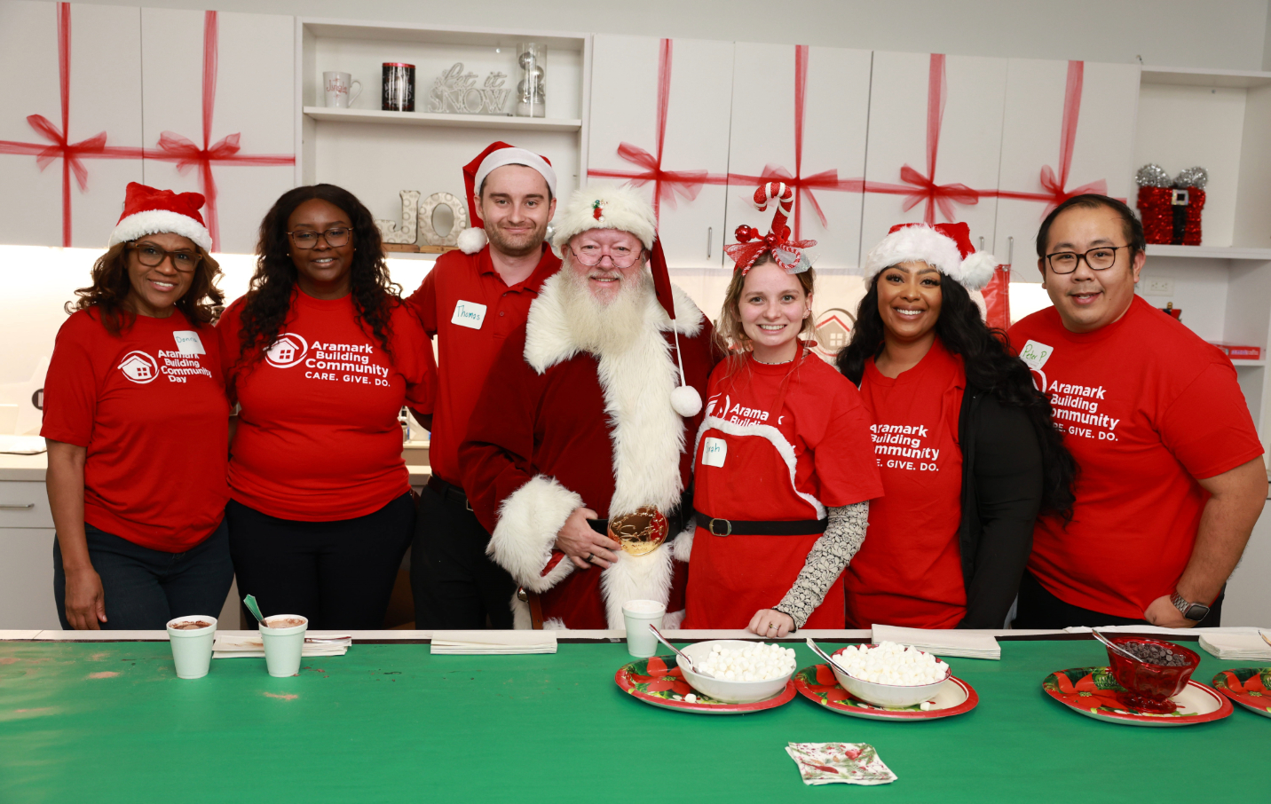 Aramark Employees Give Back to Make the Holidays a Little Brighter ...