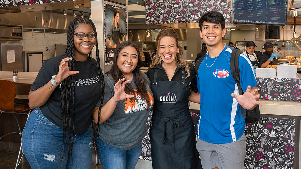 Chef Grace Ramirez Invites Students Into Her Kitchen - Aramark